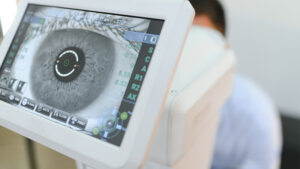 LASIK vs. EVO ICL Comparison & Cost | Jacksonville Experts